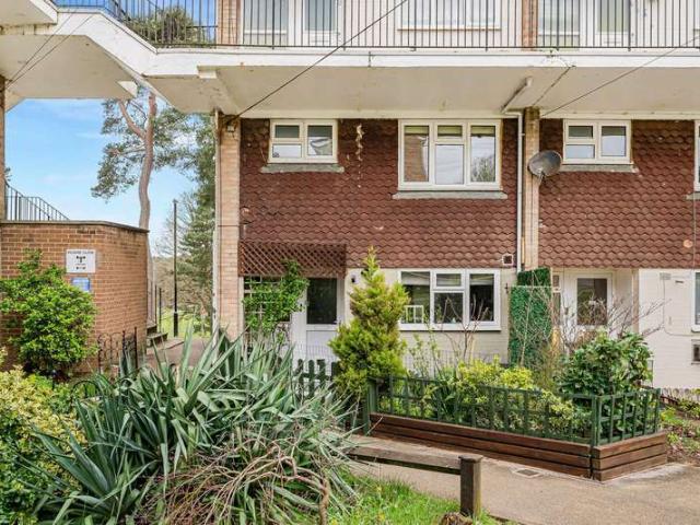2 Bedroom Maisonette Flat