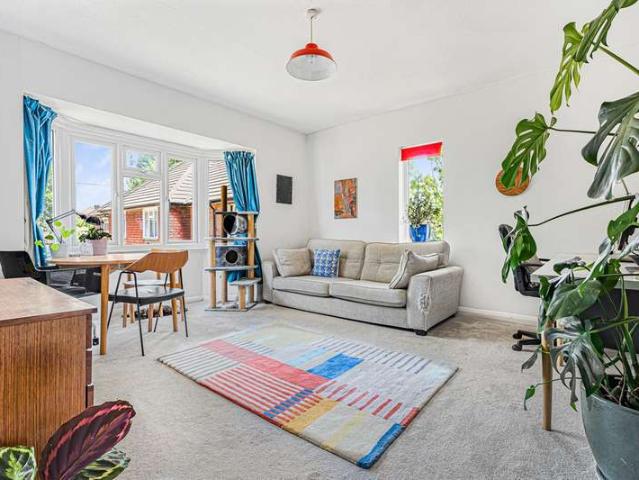 2 Bedroom Maisonette Flat
