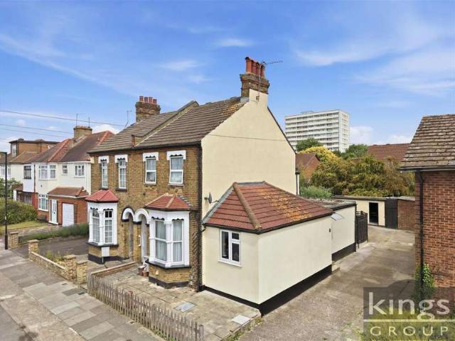 2 Bedroom Maisonette Flat