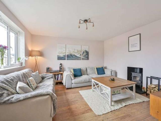 2 Bedroom Maisonette Flat