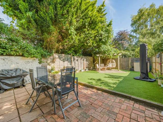 2 Bedroom Maisonette Flat