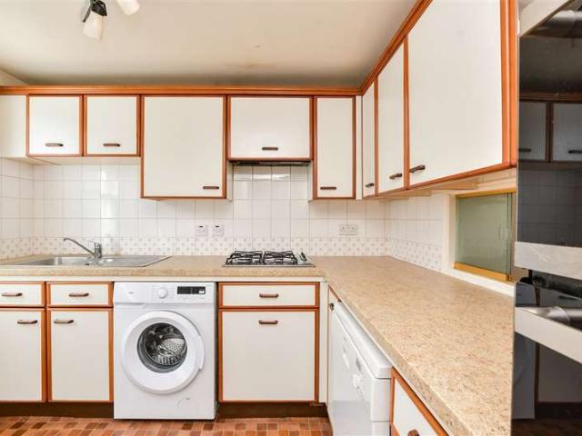 2 Bedroom Maisonette Flat