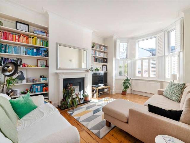 2 Bedroom Maisonette Flat