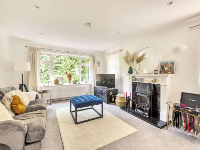 2 Bedroom Maisonette Flat
