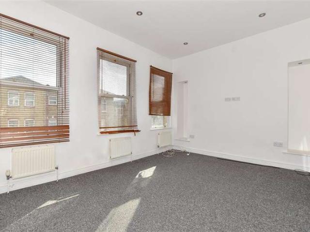 2 Bedroom Maisonette Flat