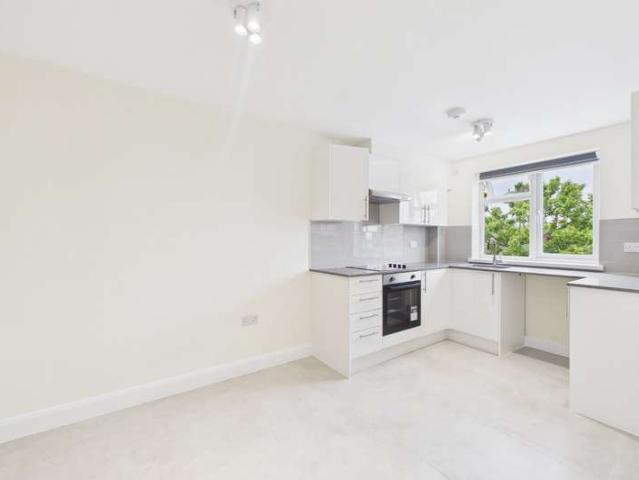 2 Bedroom Maisonette Flat