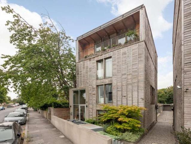 2 Bedroom Maisonette Flat