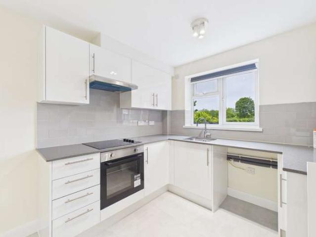 2 Bedroom Maisonette Flat