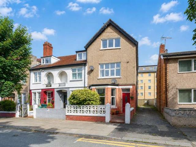 2 Bedroom Maisonette Flat