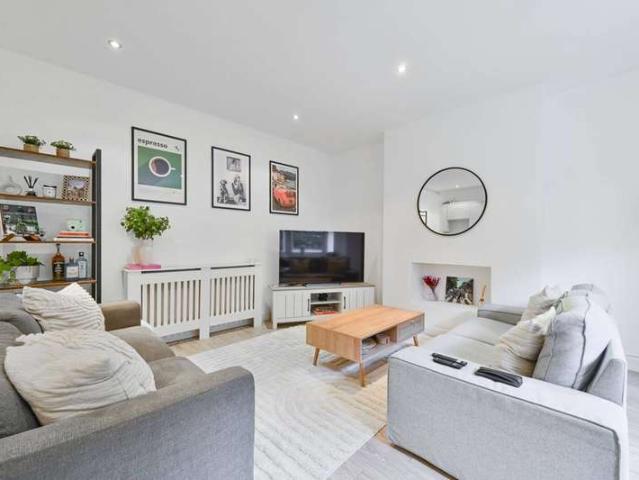 2 Bedroom Maisonette Flat