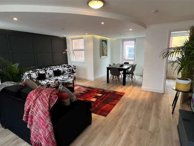 2 Bedroom Maisonette Flat