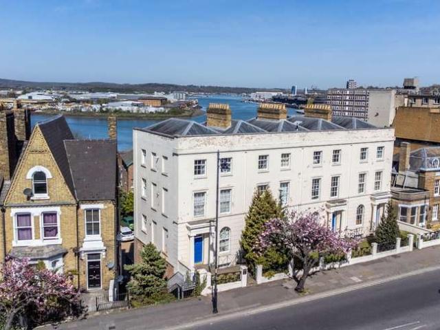 2 Bedroom Maisonette Flat