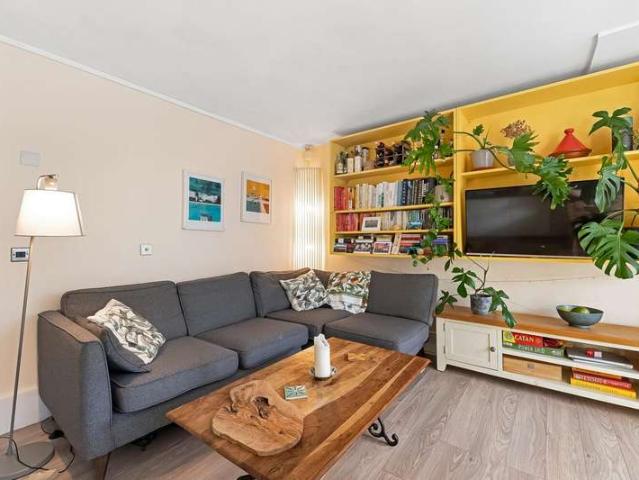 2 Bedroom Maisonette Flat