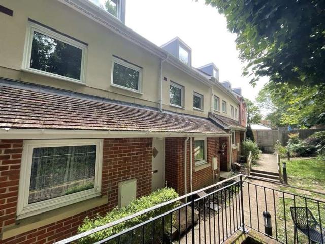 2 Bedroom Maisonette Flat