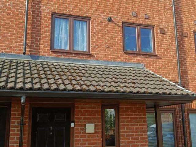 2 Bedroom Maisonette Flat
