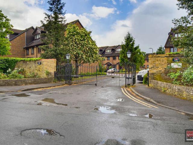 2 Bedroom Maisonette Flat