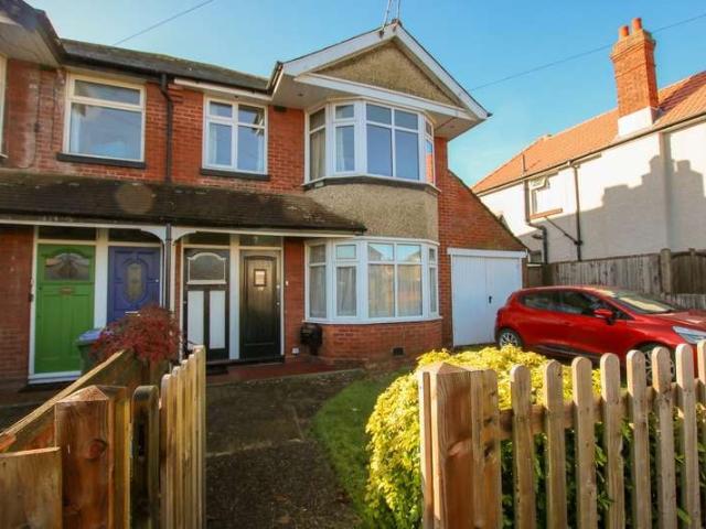 2 Bedroom Maisonette Flat