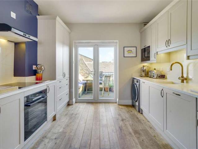 2 Bedroom Maisonette Flat
