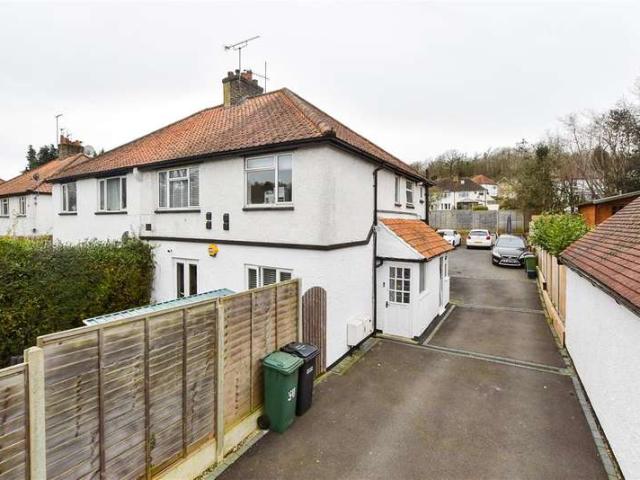 2 Bedroom Maisonette Flat