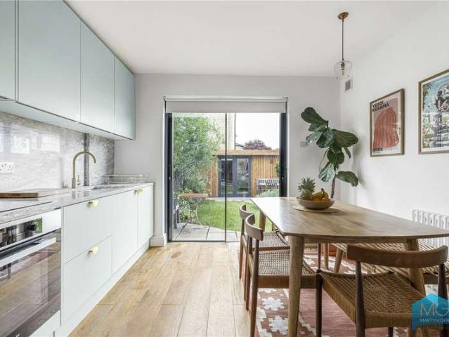 2 Bedroom Maisonette Flat