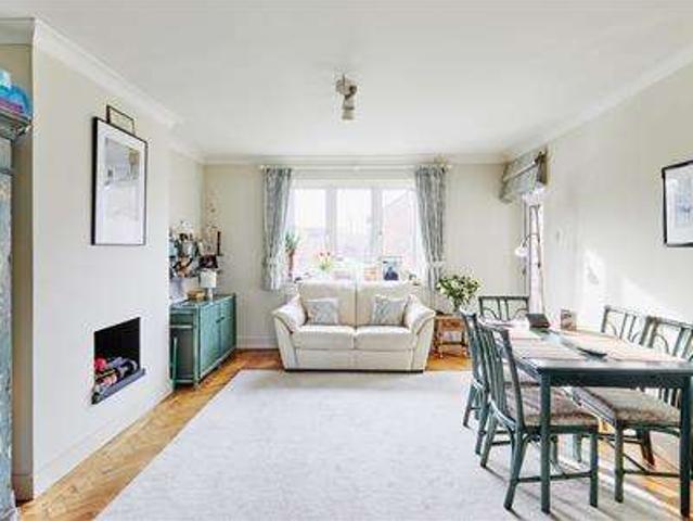 3 Bedroom Maisonette Flat