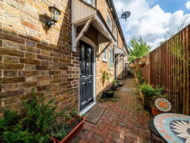2 Bedroom Maisonette Flat
