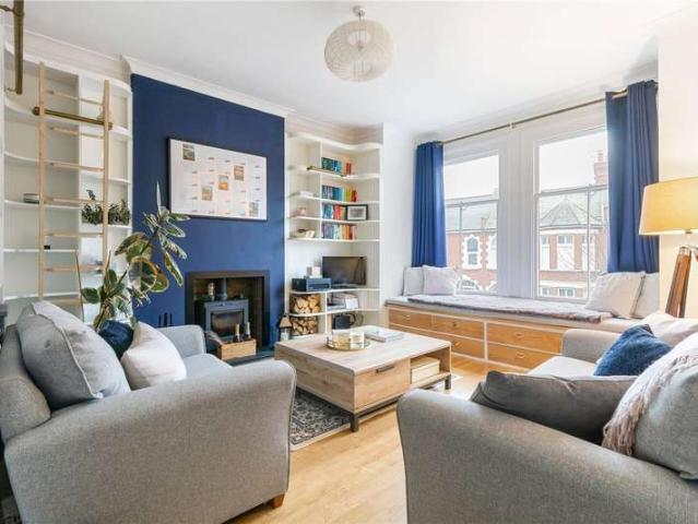 2 Bedroom Maisonette Flat
