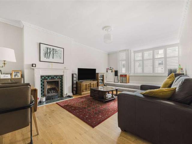 2 Bedroom Maisonette Flat