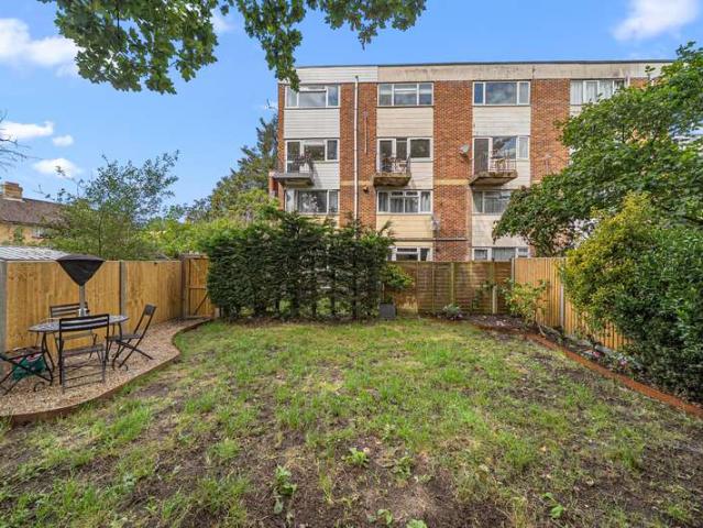 2 Bedroom Maisonette Flat