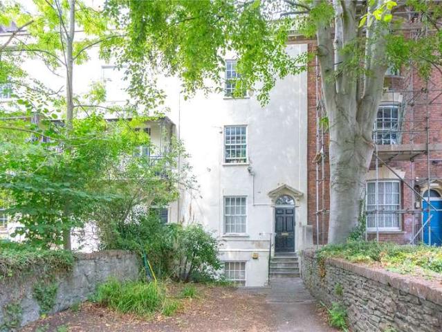 2 Bedroom Maisonette Flat