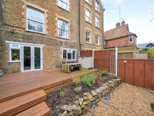 2 Bedroom Maisonette Flat
