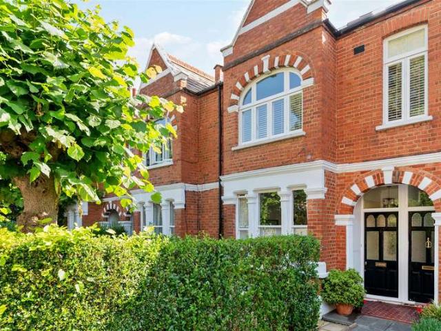 2 Bedroom Maisonette Flat