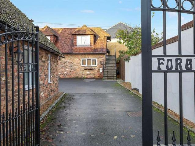 2 Bedroom Maisonette Flat