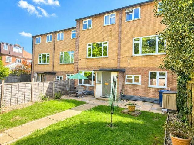 2 Bedroom Maisonette Flat