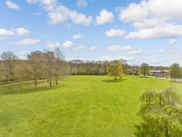 2 Bedroom Maisonette Flat