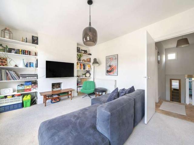 2 Bedroom Maisonette Flat