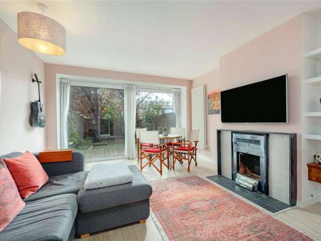2 Bedroom Maisonette Flat