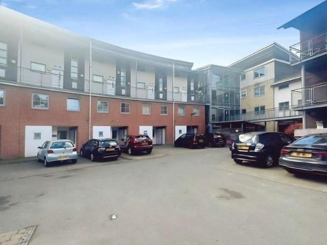 2 Bedroom Maisonette Flat