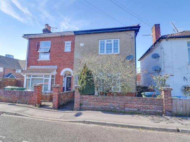 2 Bedroom Maisonette Flat