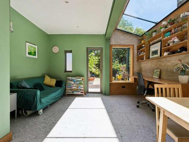 2 Bedroom Maisonette Flat