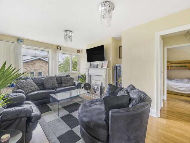 2 Bedroom Maisonette Flat