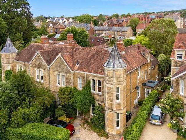 2 Bedroom Maisonette Flat