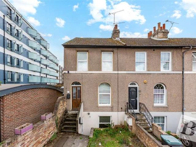 2 Bedroom Maisonette Flat