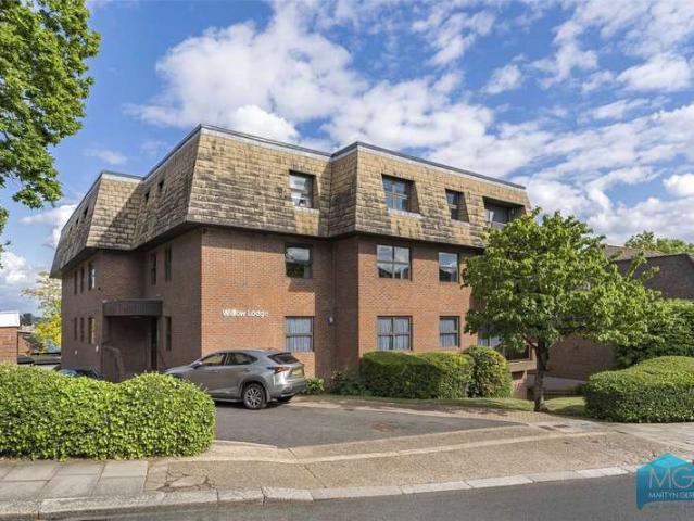 2 Bedroom Maisonette Flat
