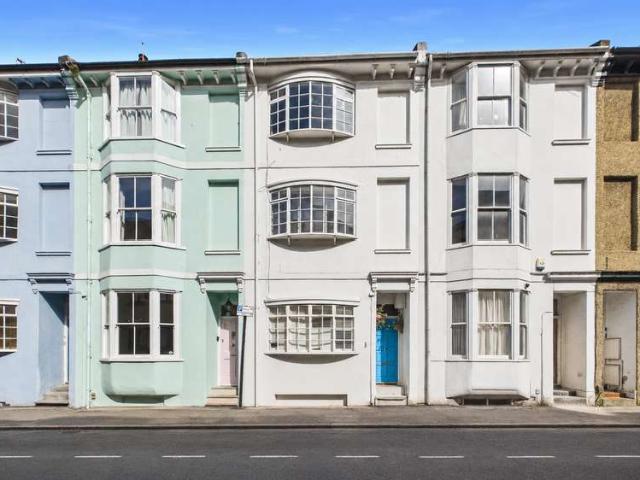 2 Bedroom Maisonette Flat