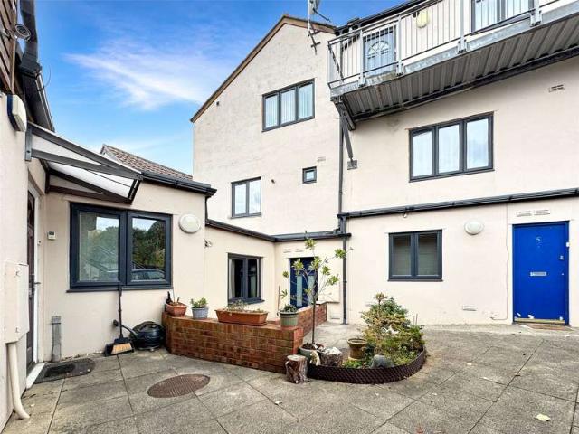 2 Bedroom Maisonette Flat