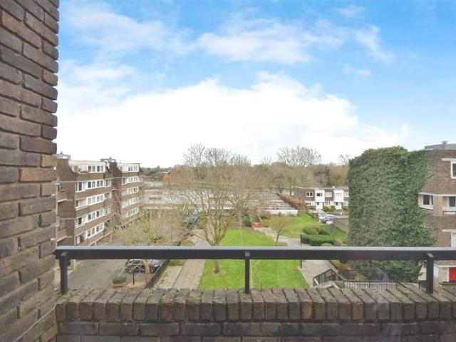 2 Bedroom Maisonette Flat