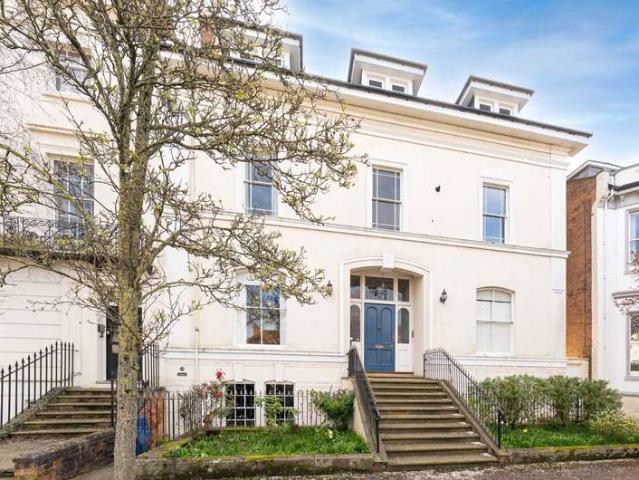 2 Bedroom Maisonette Flat