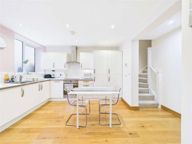 2 Bedroom Maisonette Flat