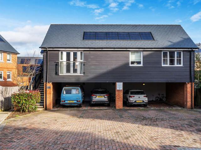 2 Bedroom Maisonette Flat